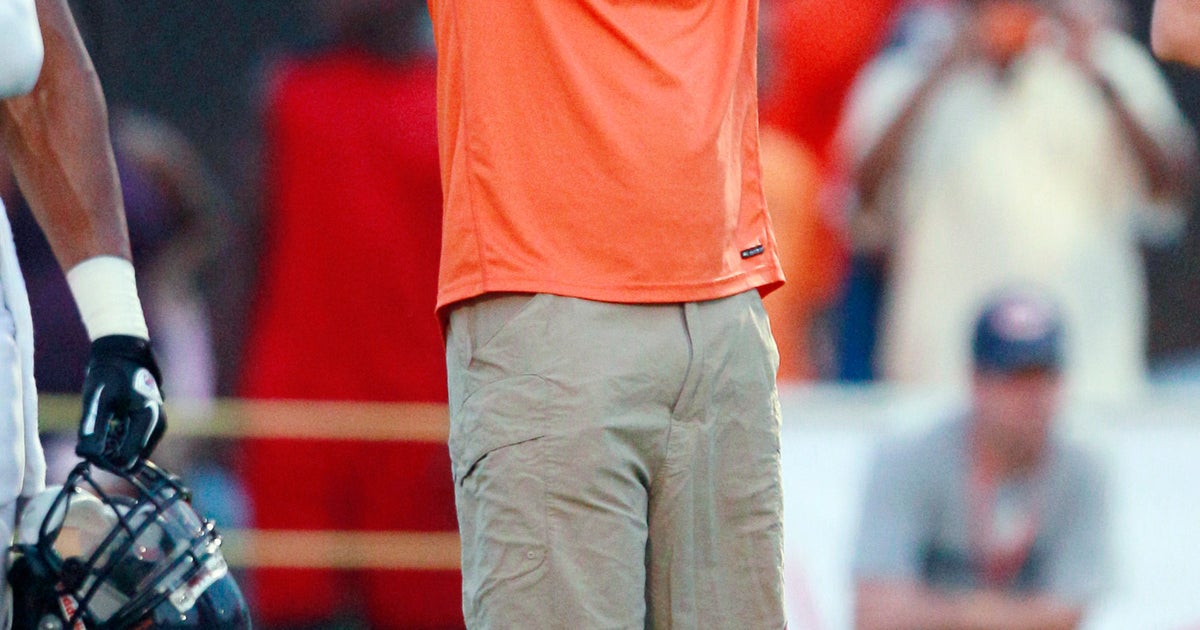 Jerry Angelo fired as Bears' GM - CBS News