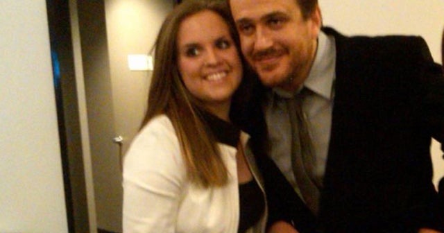 Jason Segel takes YouTube fan Chelsea Gill out in Chicago - CBS News