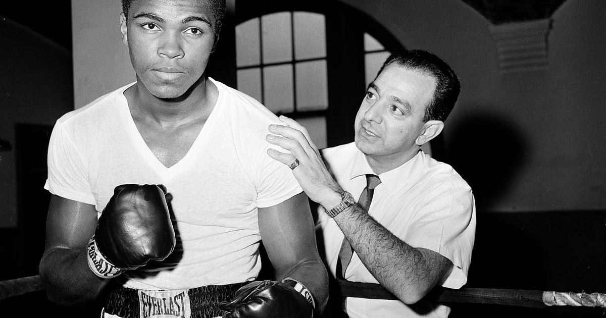 How Angelo Dundee got boxers to be their best - CBS News