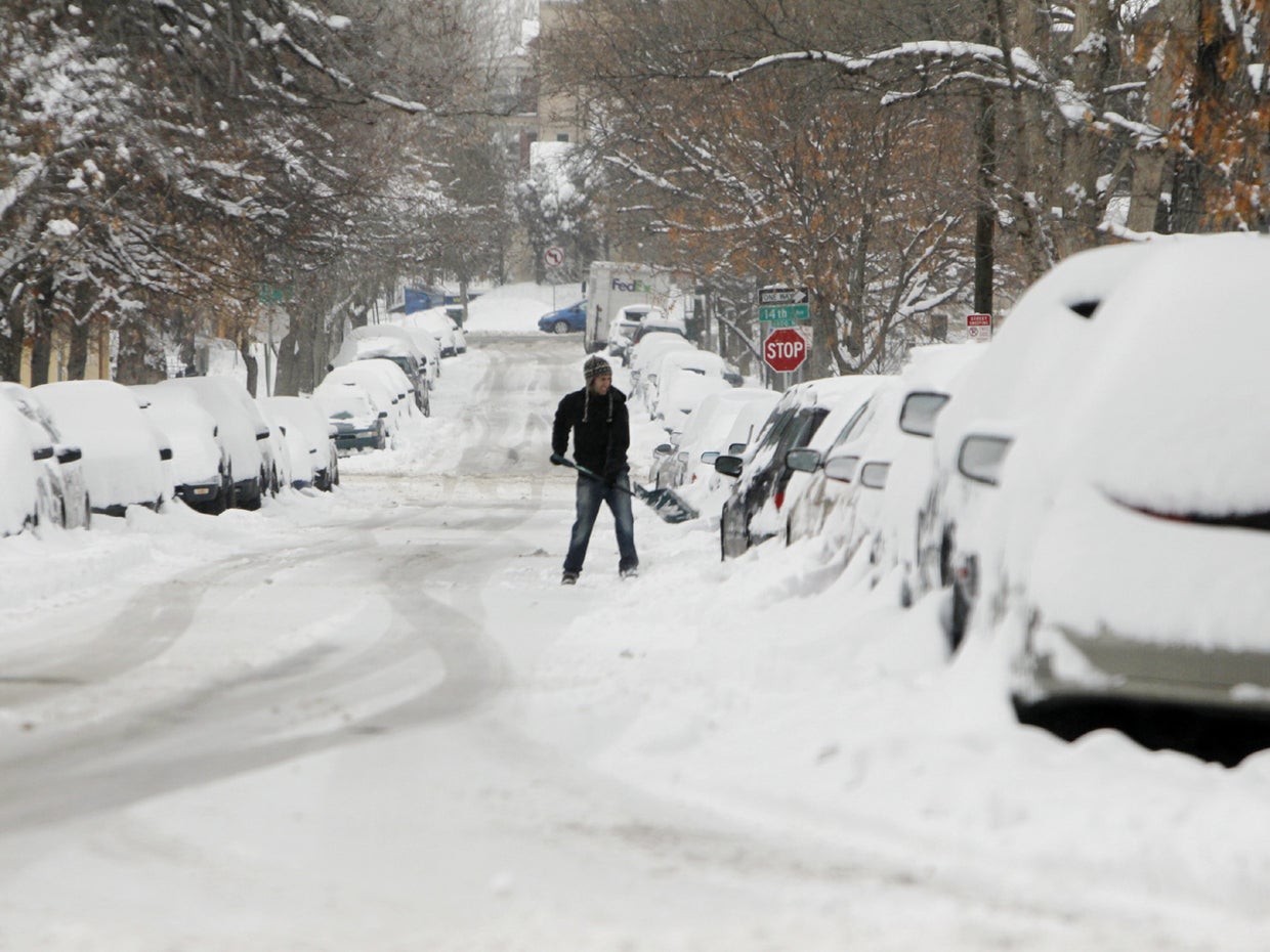 Major Western winter storm heads East