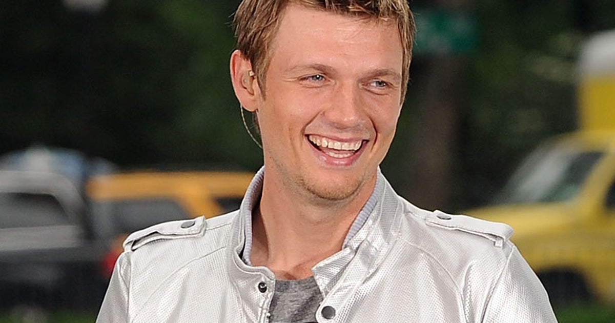 Nick Carter pays tribute to sister Leslie in concert - CBS News