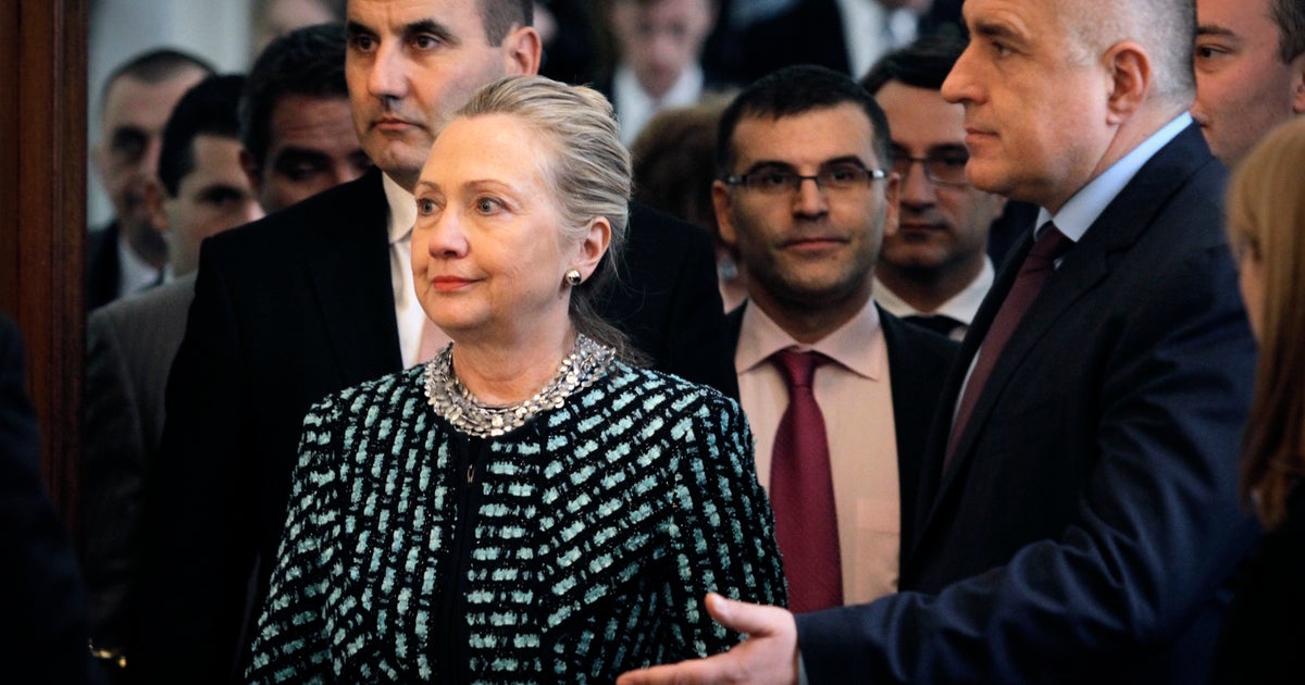 Clinton calls for united front against Assad - CBS News