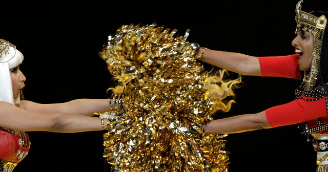 M.I.A. flips bird in Super Bowl halftime show - CBS News