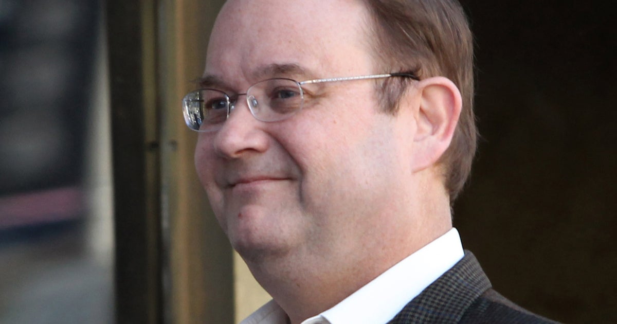 "Desperate Housewives" creator Marc Cherry begins testimony - CBS News