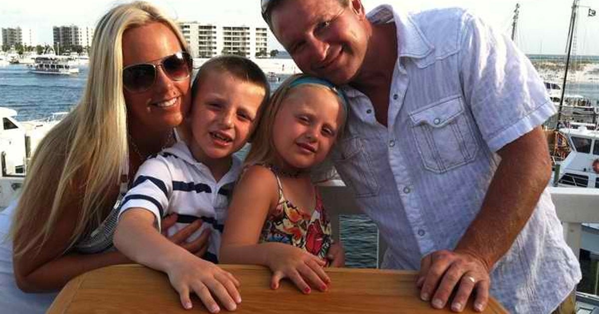 Mom loses legs saving children from tornado - CBS News