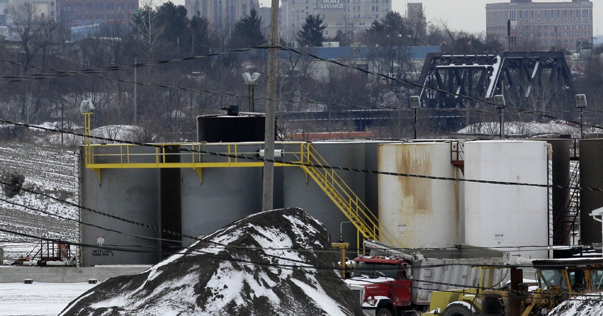 Fed report: Fracking not likely to cause quakes - CBS News