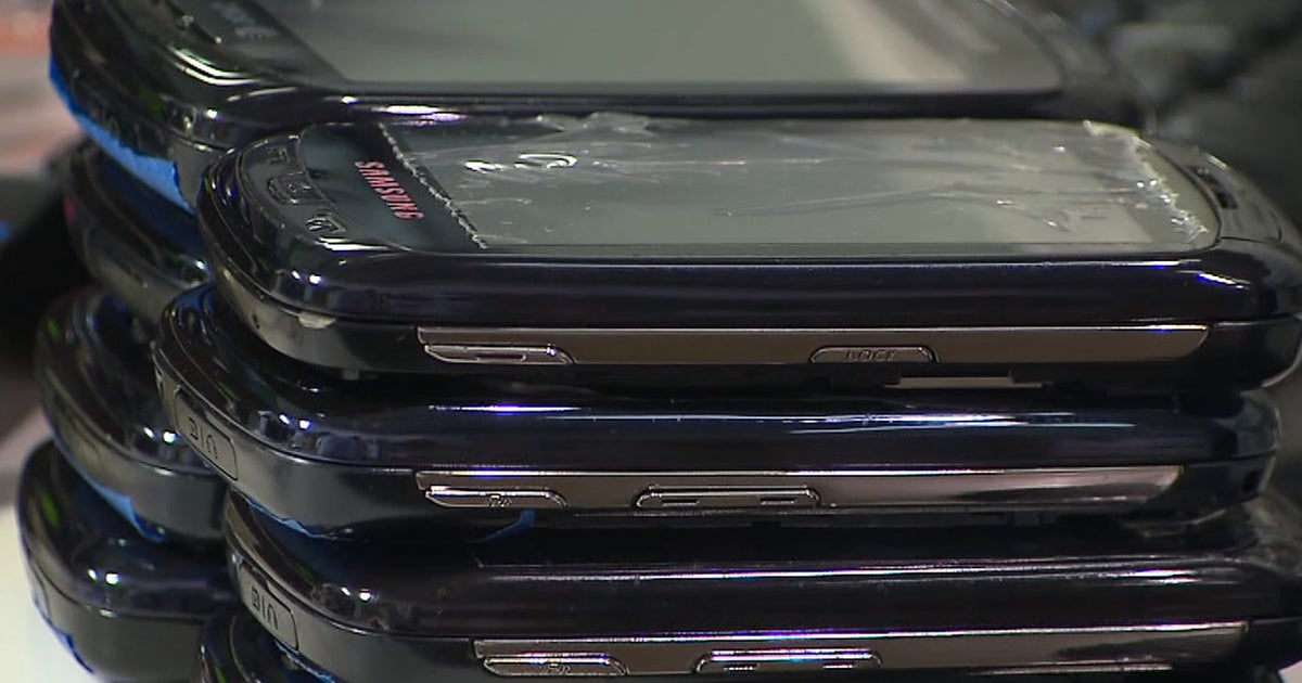 Cell carriers see dramatic increase in surveillance requests - CBS News