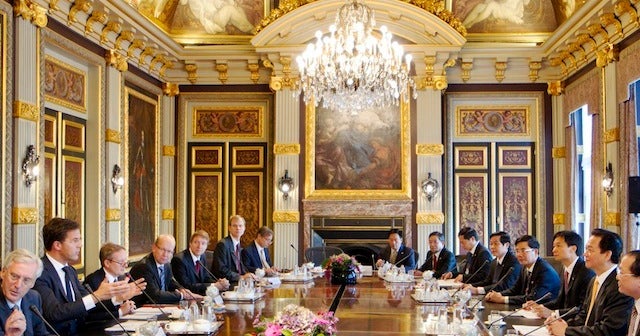 Entitlement culture starts at the top - CBS News