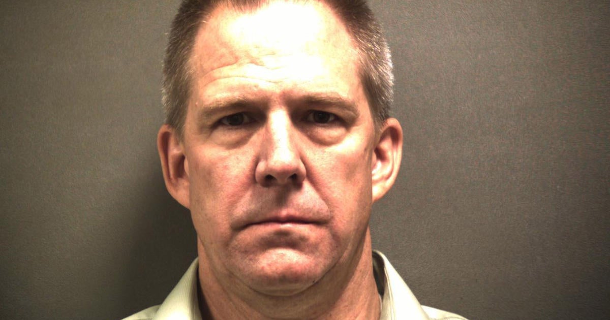 JetBlue pilot who left cockpit found not guilty - CBS News