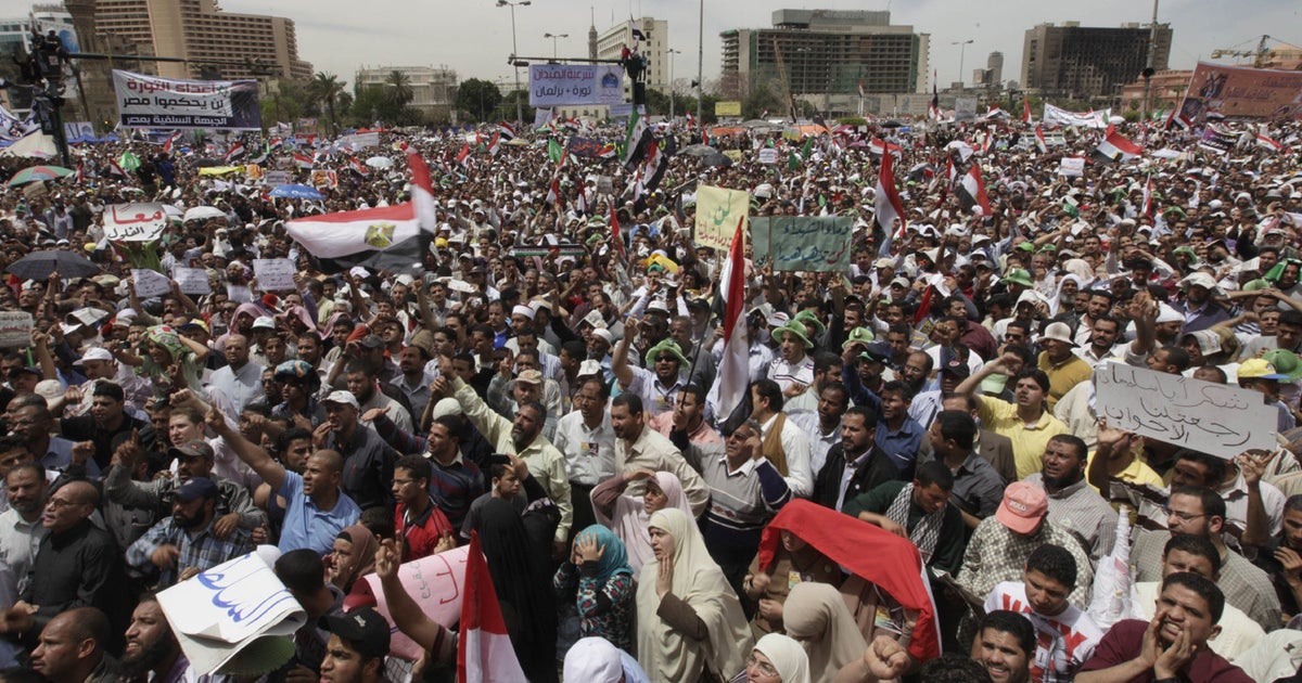 Islamists protest ex-Mubarak regime candidates - CBS News