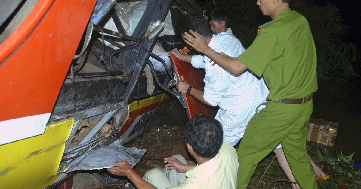 Vietnam bus crash leaves 34 dead - CBS News
