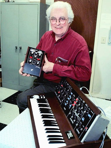 Google honors synthesizer inventor Bob Moog with doodle