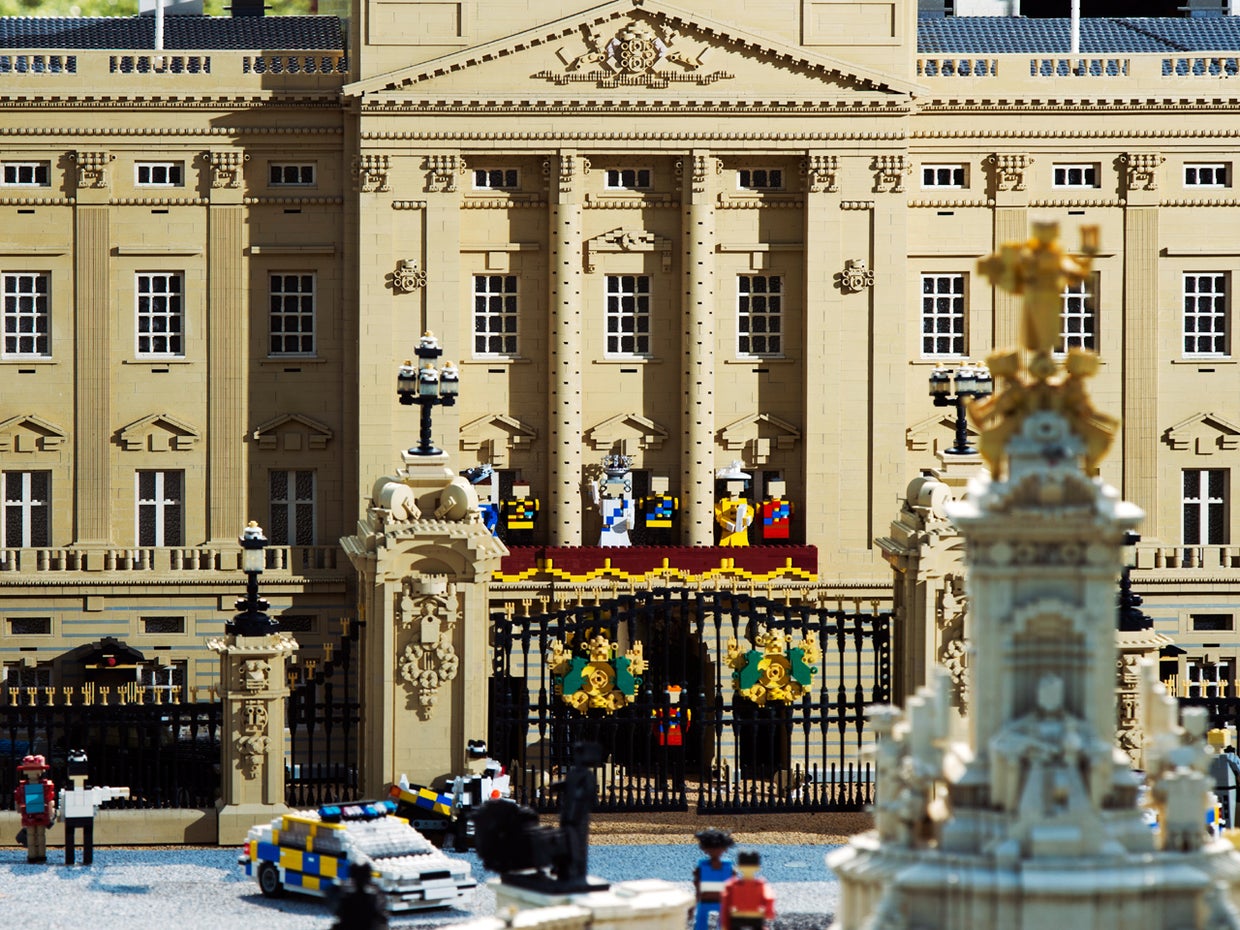 Lego Queen Elizabeth II gets diamond crown for jubilee - CBS News