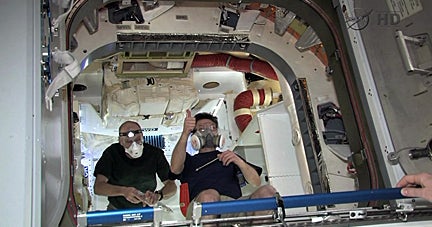 Astronauts enter SpaceX supply ship - CBS News