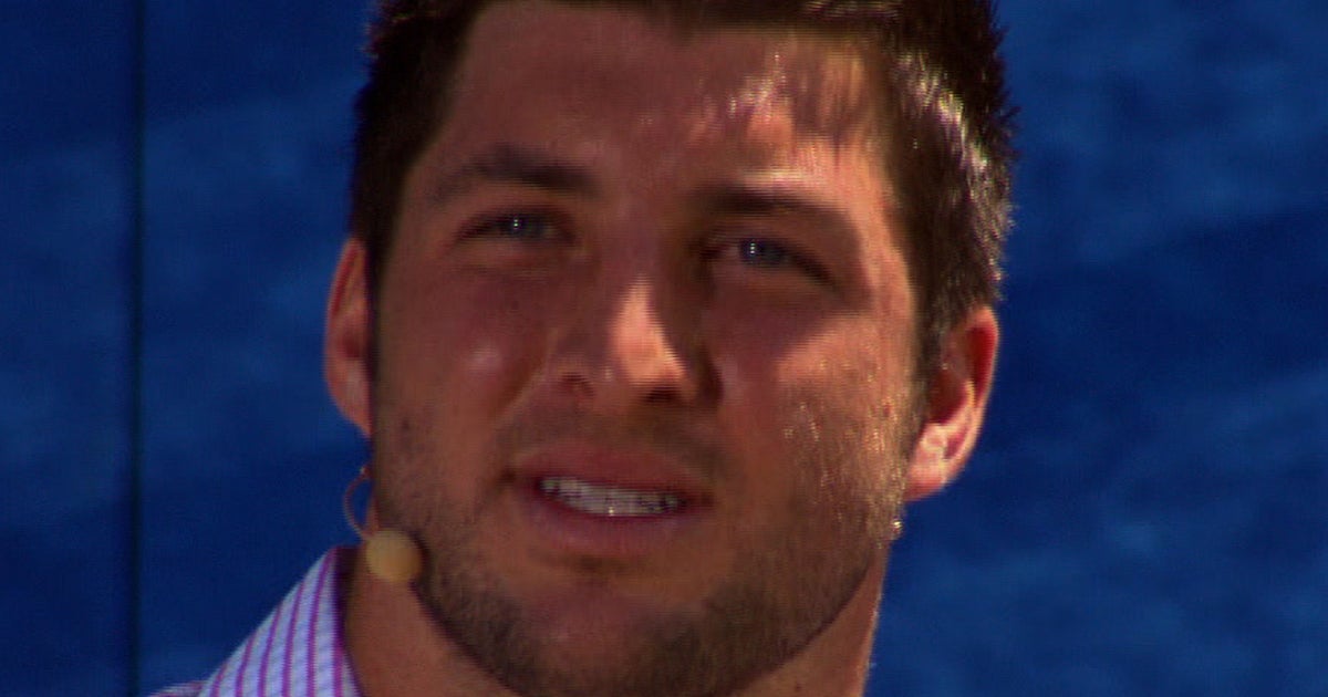Tebow Father's Day sermon draws faithful - CBS News