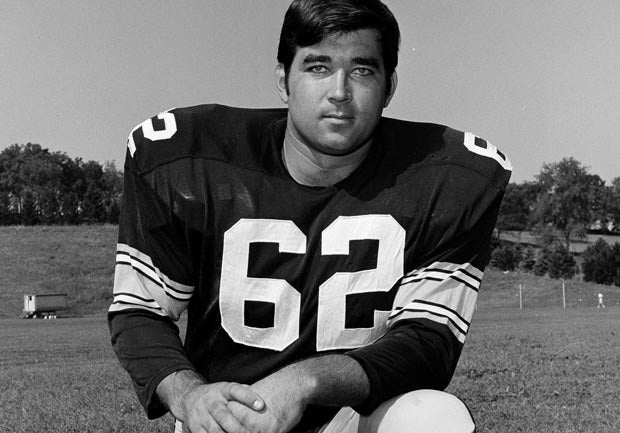 NFL widow gives voice to "quiet hero" Ralph Wenzel - CBS News