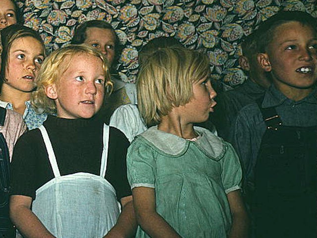 Rare color photos: Kids in the 1940s