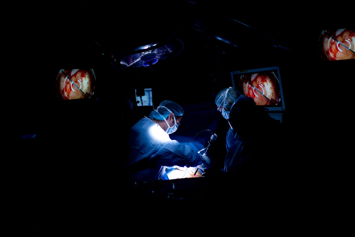 Inside look at kidney transplant (GRAPHIC IMAGES)