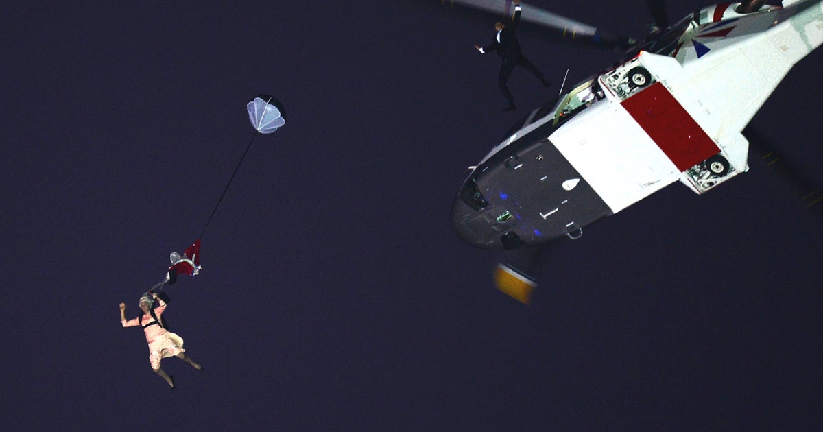 U.K. Olympics "Bond" stuntman dies in wingsuit accident - CBS News