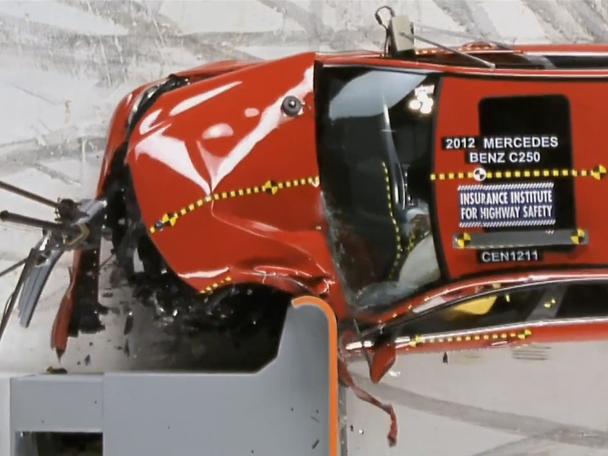 Luxury cars score low in new crash test - CBS News
