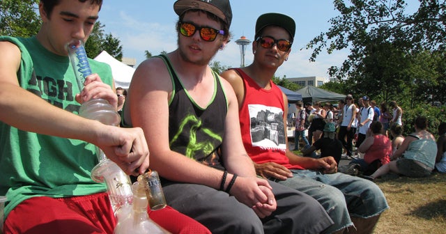Thousands of pot fans rally at Seattle festival - CBS News