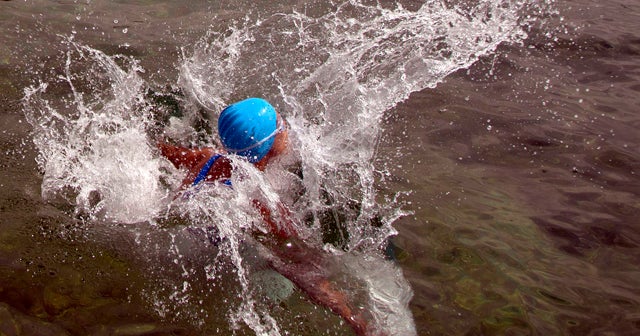 Nyad back in the water in Cuba-Florida record swim - CBS News