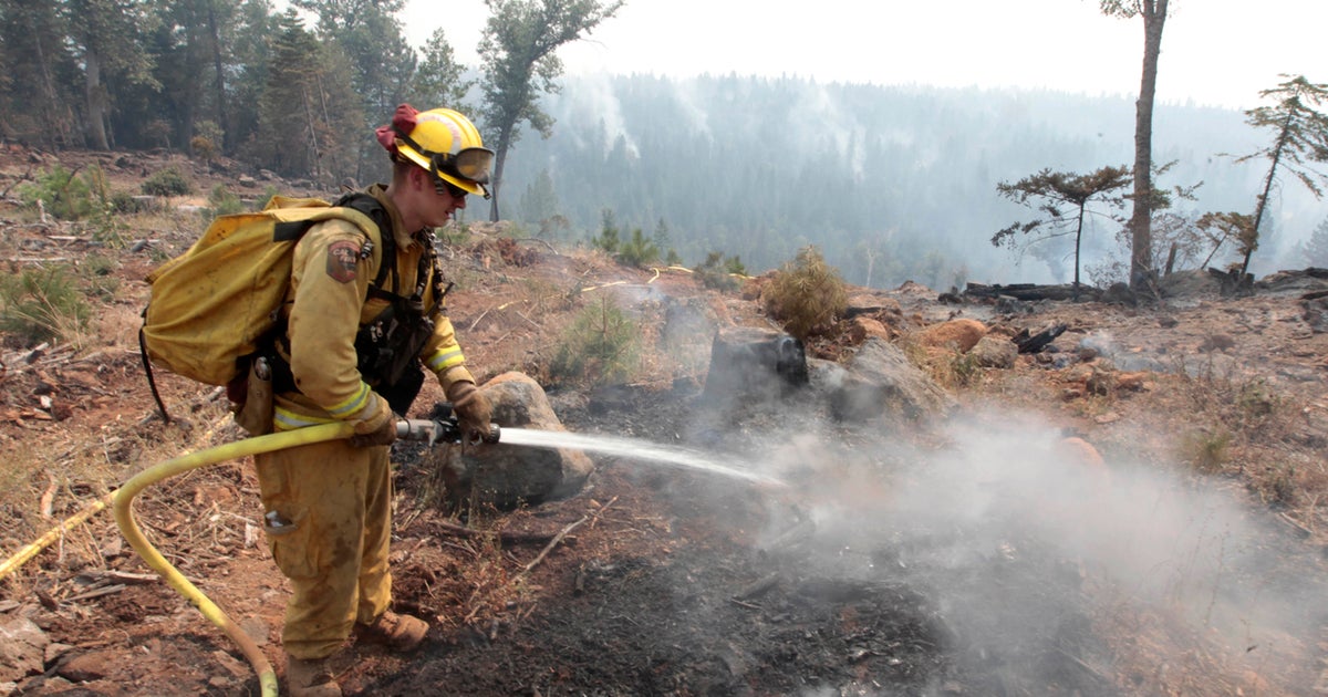 Huge fire burns to edge of 3 small Calif. towns - CBS News