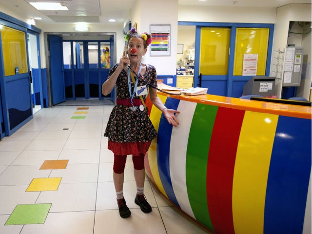 "Medical clowns" employed in Israeli hospitals to boost kids' recovery ...
