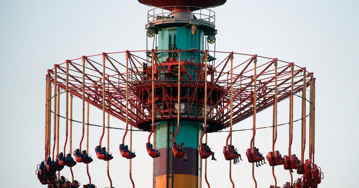 "Windseeker" ride strands fun-seekers at 300 feet almost 4 hours - CBS News