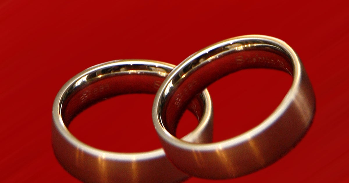 Drunk federal prison guard shoots at own finger to remove wedding ring ...