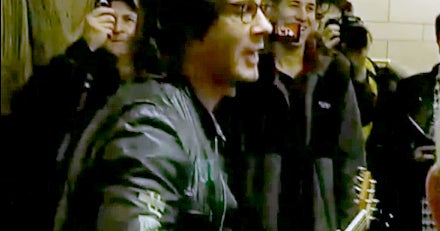 Rick Springfield does impromptu sing-along of "Jessie's Girl" in NYC ...