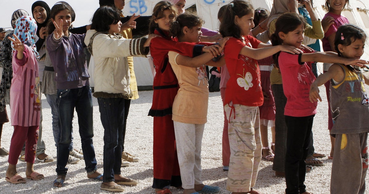 School helps traumatized Syrian kids heal - CBS News