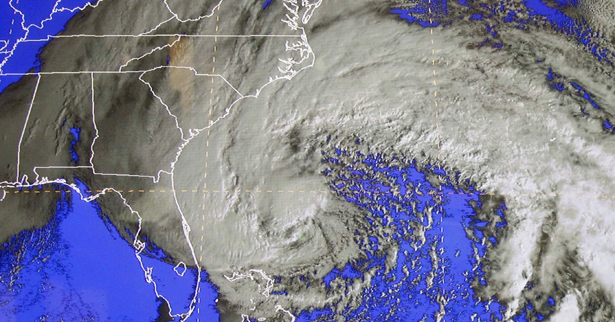 Sandy could wreak havoc across 800 miles of U.S. - CBS News