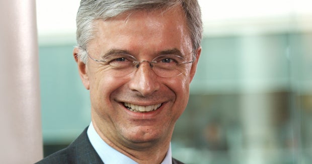 Best Buy CEO: Let's embrace "showrooming" - CBS News