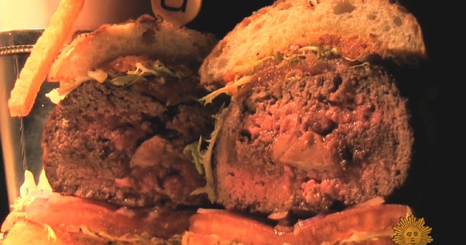 French gourmands welcome the American burger - CBS News