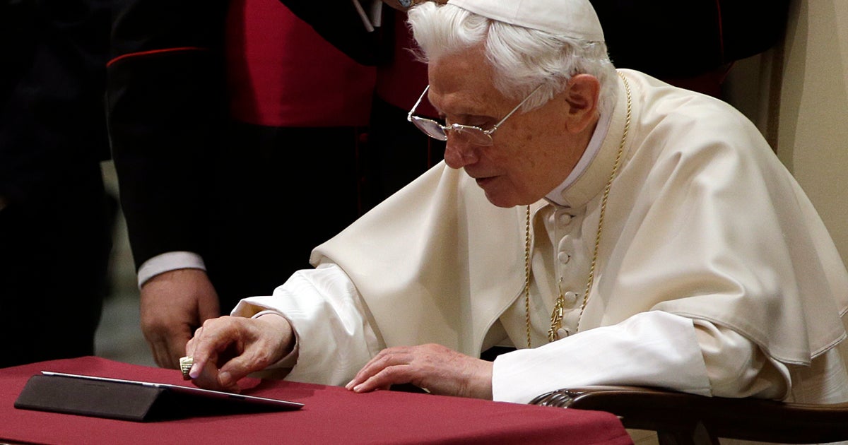 Pope sends flurry of tweets after Twitter launch - CBS News