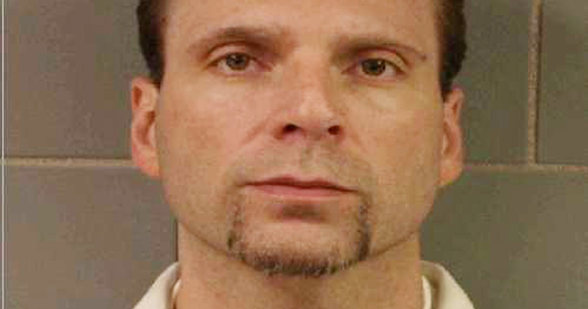 2nd recaptured bank robber appears in court - CBS News