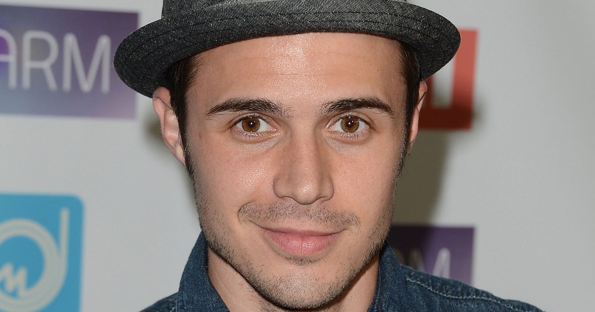 "American Idol" winner Kris Allen injured in head-on crash - CBS News