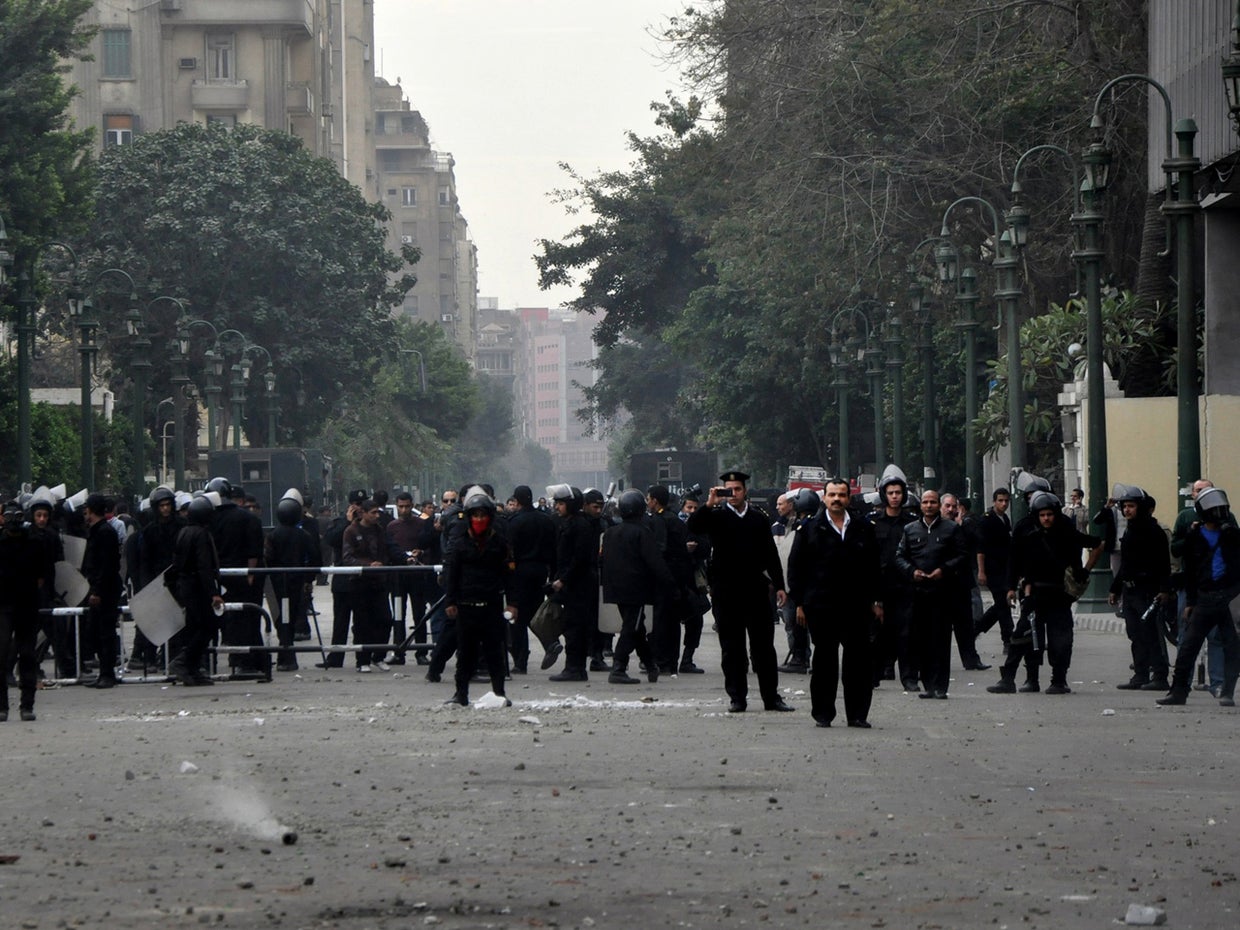 Riots mark 2nd anniv. of Egypt revolution
