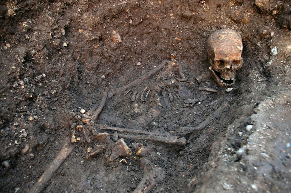 King Richard III skeleton found in parking lot