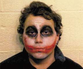 Man dressed as Joker arrested for harassing Applebee's patrons in ...
