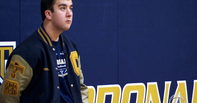 Act of sportsmanship gives Texas high schooler shot at glory - CBS News