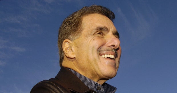 Barnes & Noble founder wants to buy retail business - CBS News