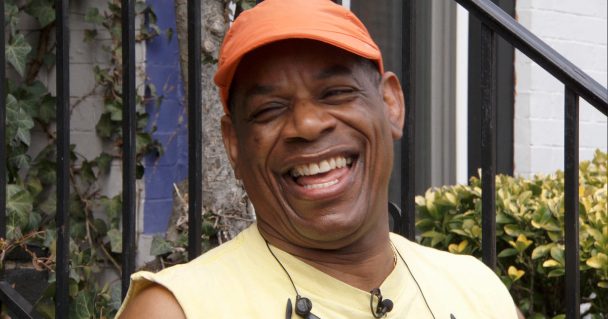 Going the wrong way pays off for Washington D.C. man - CBS News