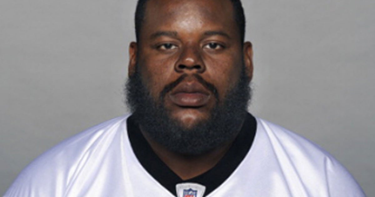 Shaun Rogers, NY Giants player, robbed at Fontainebleau Hotel of almost ...
