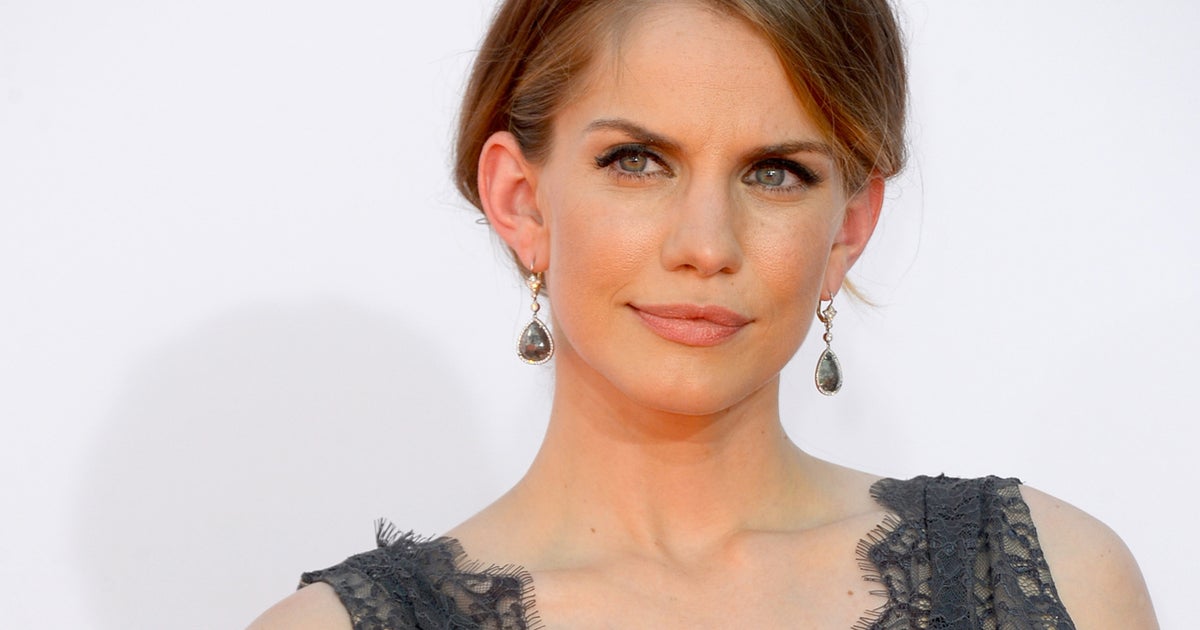 Actress Anna Chlumsky is expecting - CBS News