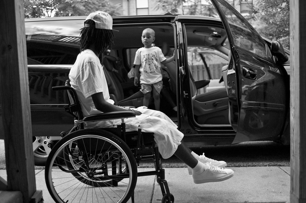 Photographing Chicago's gang violence