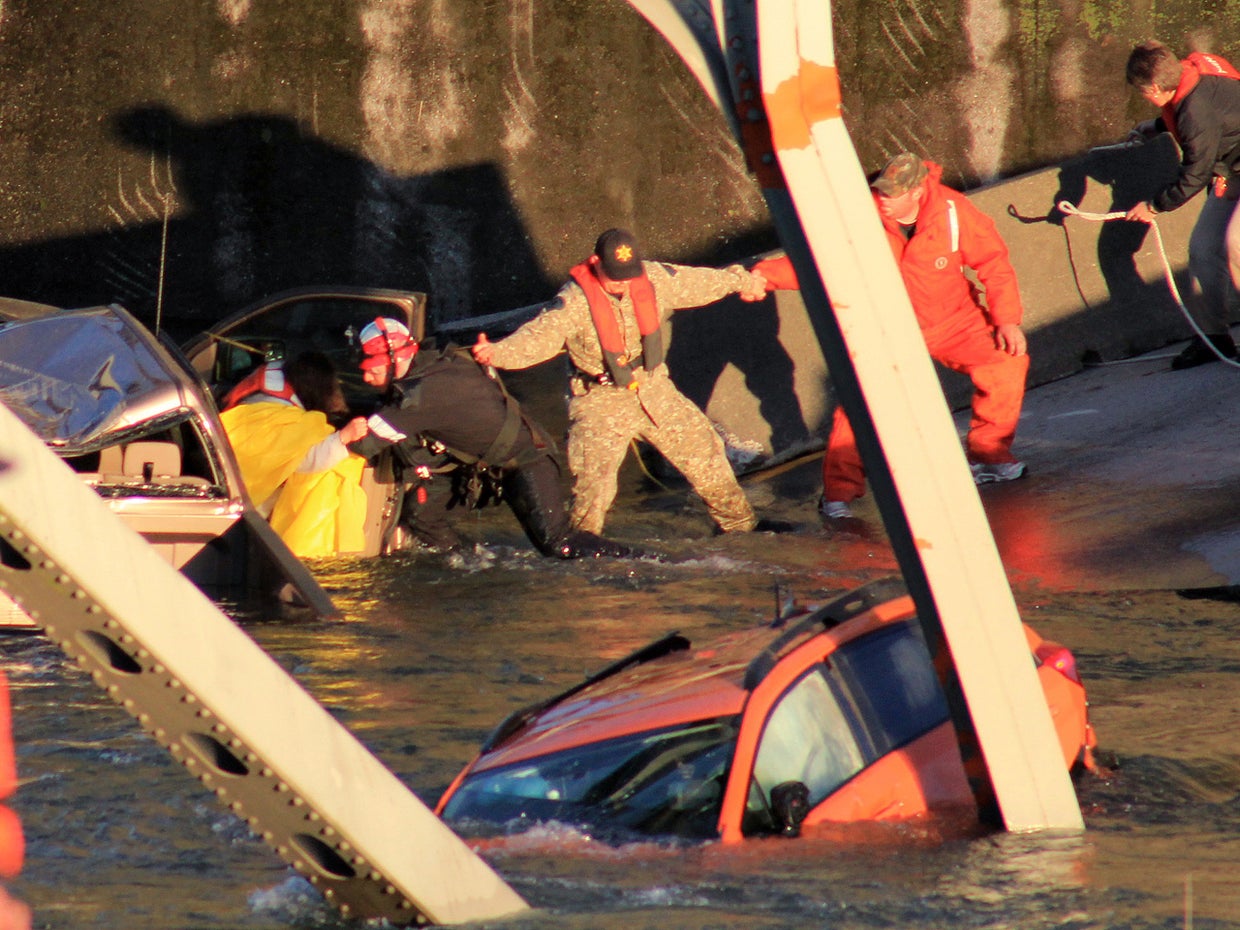 Washington state bridge collapses