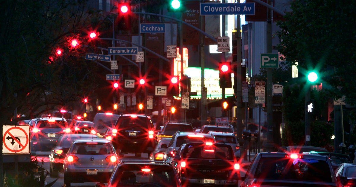 L.A. stoplights synchronized to improve traffic - CBS News