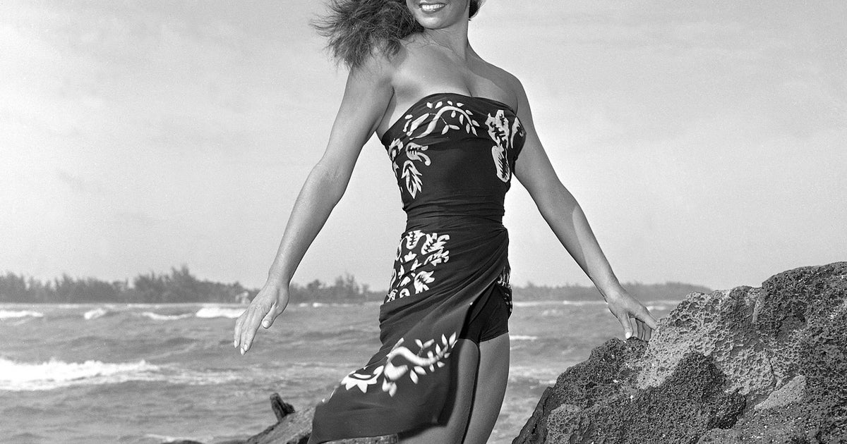 Esther Williams, swimming champion and movie star, dies at 91 - CBS News